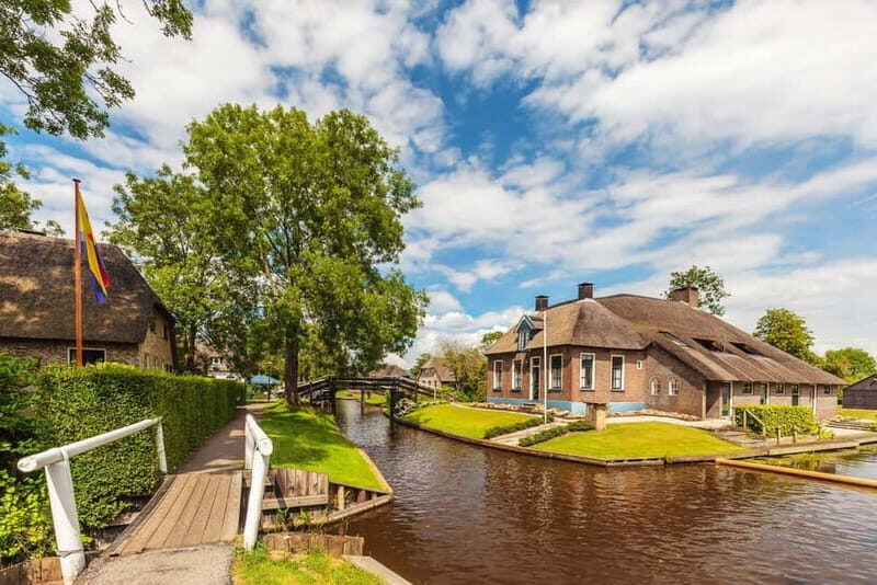 Giethoorn: Canal Cruise & lake Tour & Sightseeing Village - An Introduction to the Tour Experience
