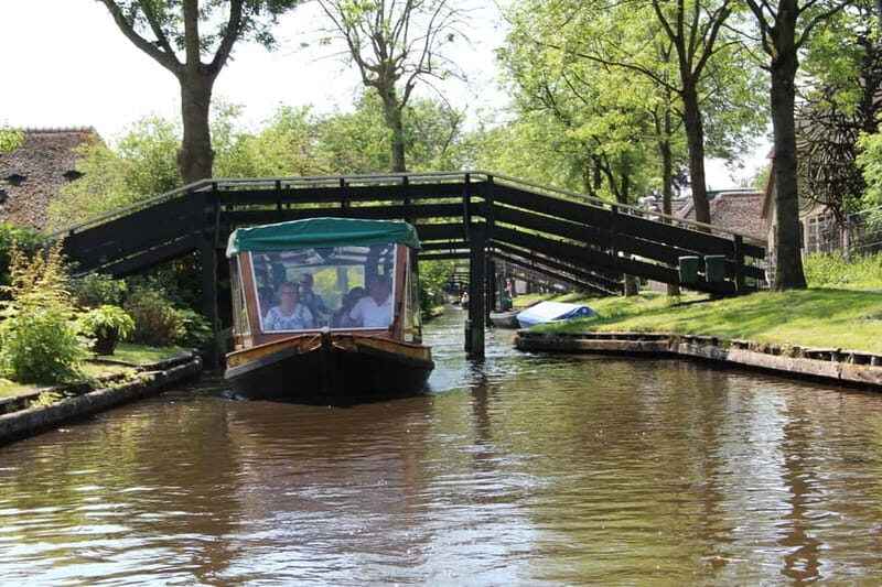 Giethoorn: Canal Cruise & lake Tour & Sightseeing Village - What Makes Giethoorn Special?