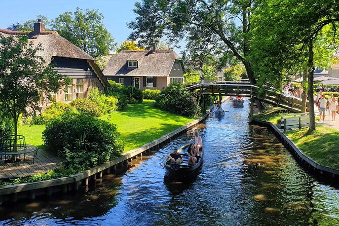 Giethoorn Day Tour from Amsterdam with Small Boat Ride - How the Day Flows