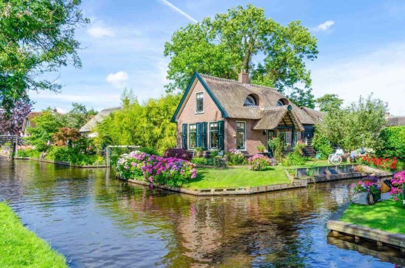 Giethoorn : Luxury Private open boat tour with local captain - Key Points