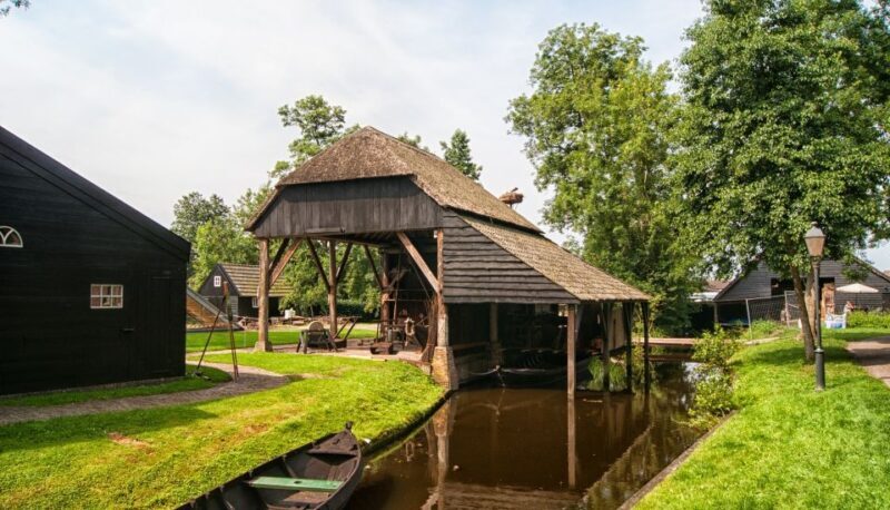 Giethoorn: Private Day Trip with Boat Tour from Amsterdam - Exploring Giethoorn: A Private Day Trip from Amsterdam