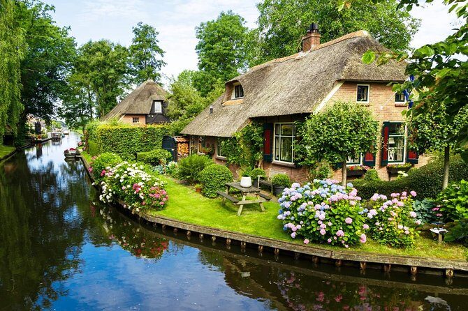 Giethoorn Private Tour & Boat Trip - Key Points  