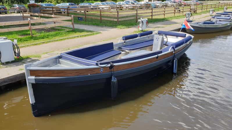 Giethoorn: Self-Drive Boat Rental for up to 12 People - What You Can Expect from the Giethoorn Self-Drive Boat Rental