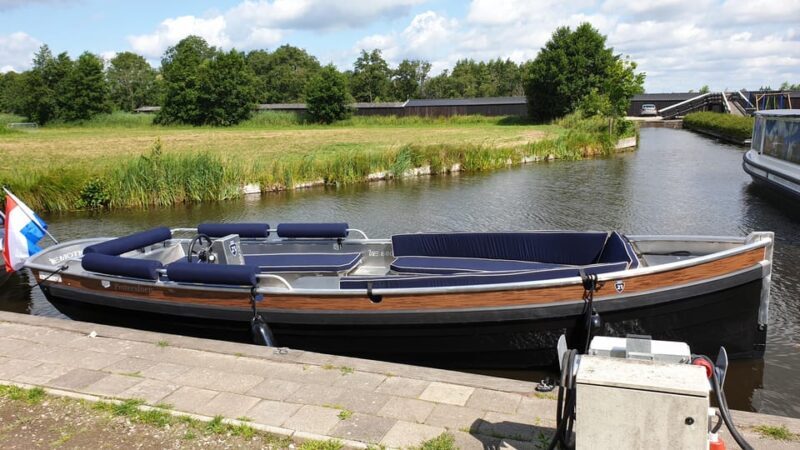 Giethoorn: Self-Drive Boat Rental for up to 12 People - Practical Tips for Booking and Enjoying the Tour