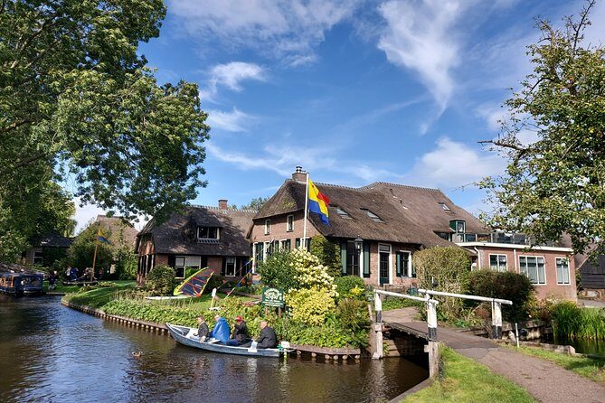 Giethoorn Small-Group Tour from Amsterdam (Max. 8 People) - The Experience of a Lifetime
