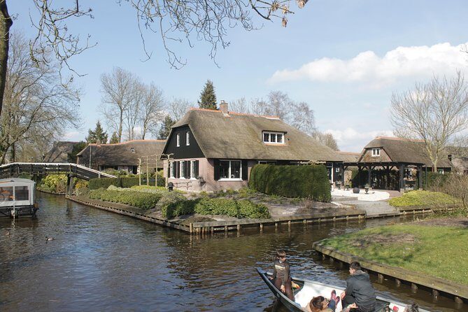 Giethoorn, Zaandam & Zaanse Schans Day Tour w/ Small Boat Ride - FAQ