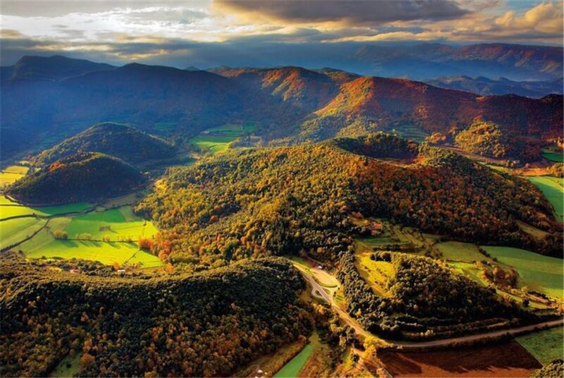 Girona: Volcano Area, Besalú, and Banyoles Lake Tour - Key Points