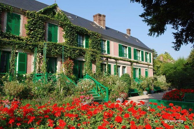 Giverny and Versailles Full Day Private Guided Tour wih Hotel Pickup - Exploring the Versailles Palace and Gardens