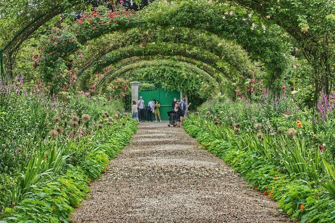 Giverny Half Day Guided Trip with Monet's House & Gardens from Paris by minivan - Key Points
