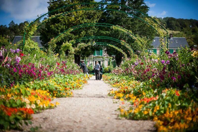 Giverny: Monet's House and Gardens Guided Tour - Key Points