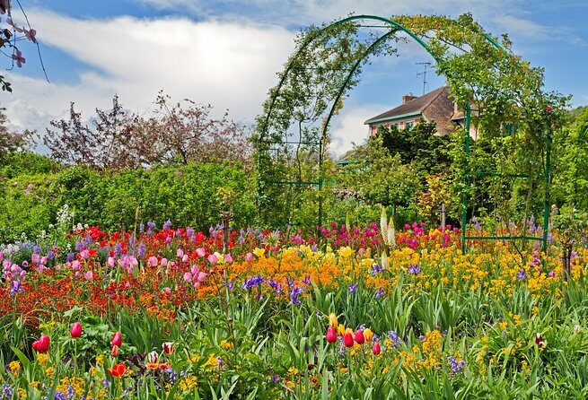 Giverny Monet's House and Gardens plus Shopping Session Day Trip - What’s in the Price?