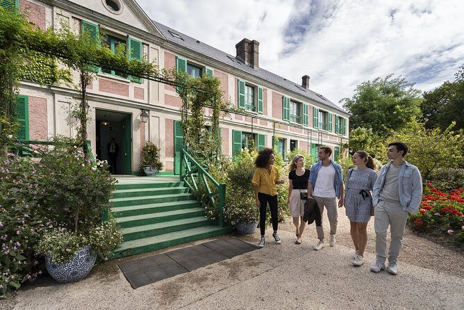 Giverny Monet's House and Gardens plus Shopping Session Day Trip - FAQs