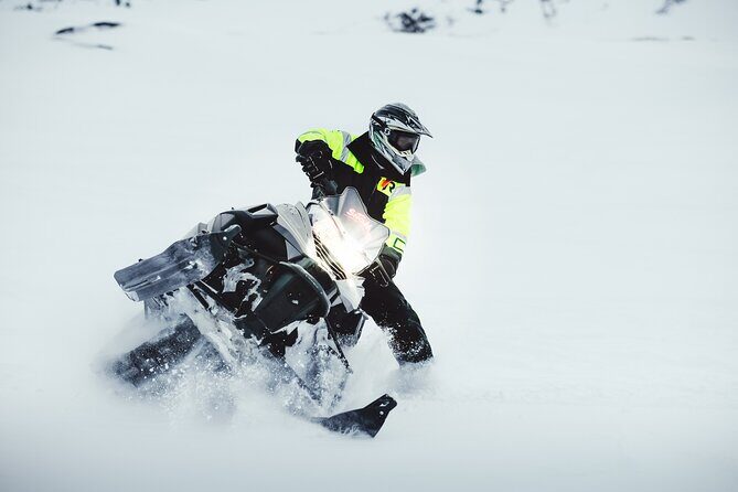 Glacier Rush  Fast pace snowmobile - SnoMo Glacier - What You Can Expect from the Glacier Rush Tour