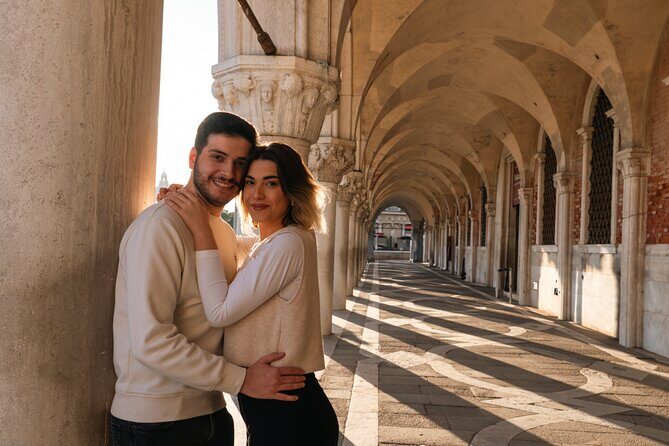 Glam photoshoot in hidden Venice! (up to 4) - Key Points