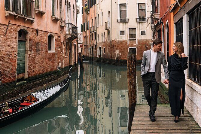 Glam photoshoot in hidden Venice! (up to 4) - FAQs
