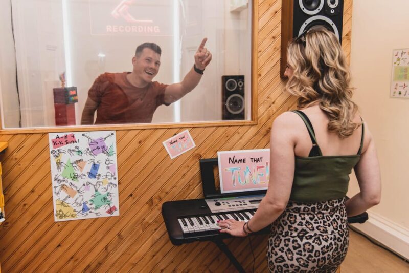 Glasgow: Stuck in the 90s... A Nostalgic Musical Escape Room - An Authentic Throwback to the 90s