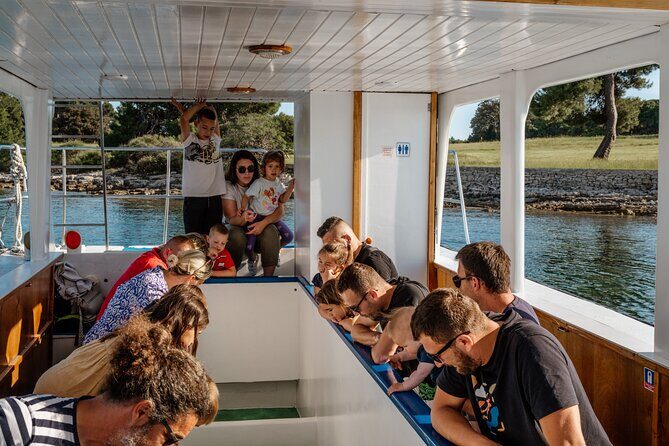 Glass boat tour Faana with swimming stop - FAQ
