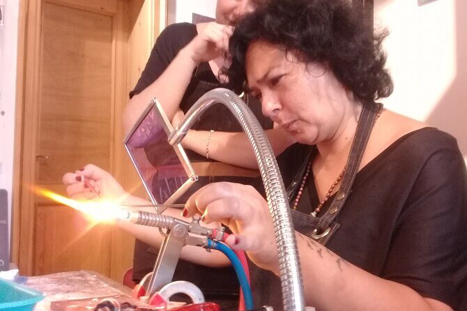 Glass Melting and Shaping with Flame with the Senior Glass Master - Practical Details and Tips