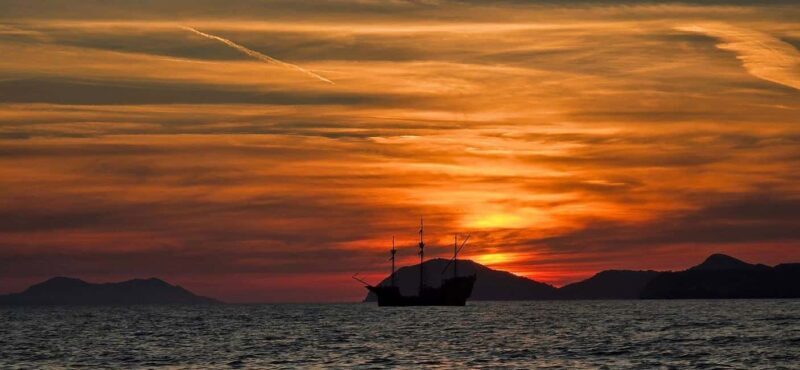 Glassboat sunset tour around Old Town & Caves in Dubrovnik - Key Points  