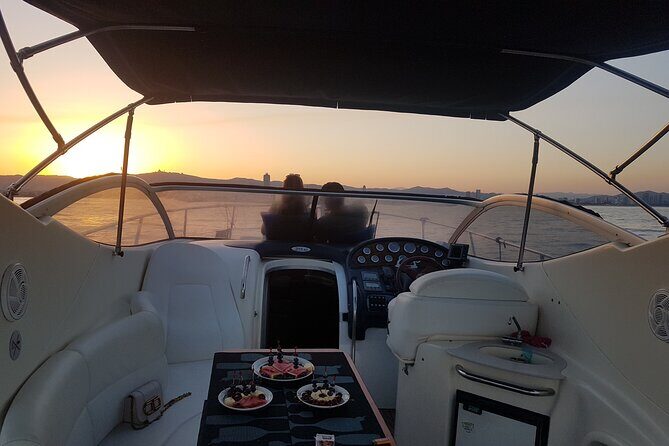 Gobbi Yacht Rental in Barcelona 9 Pax 2/4/8hs - Experience Overview: A Private Day on the Mediterranean