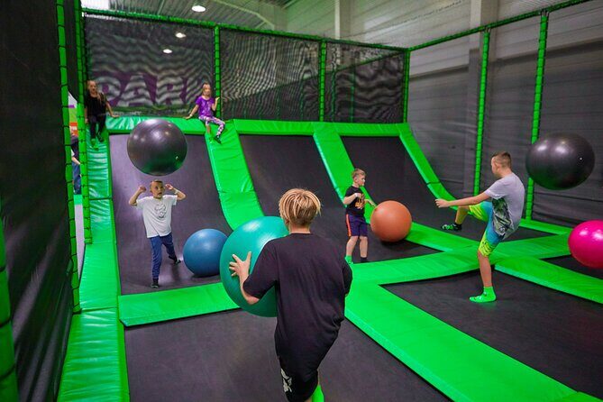 GOjump MEGAPARK Kraków-Sikorki - 1 hour Trampoline Park ticket - Key Points