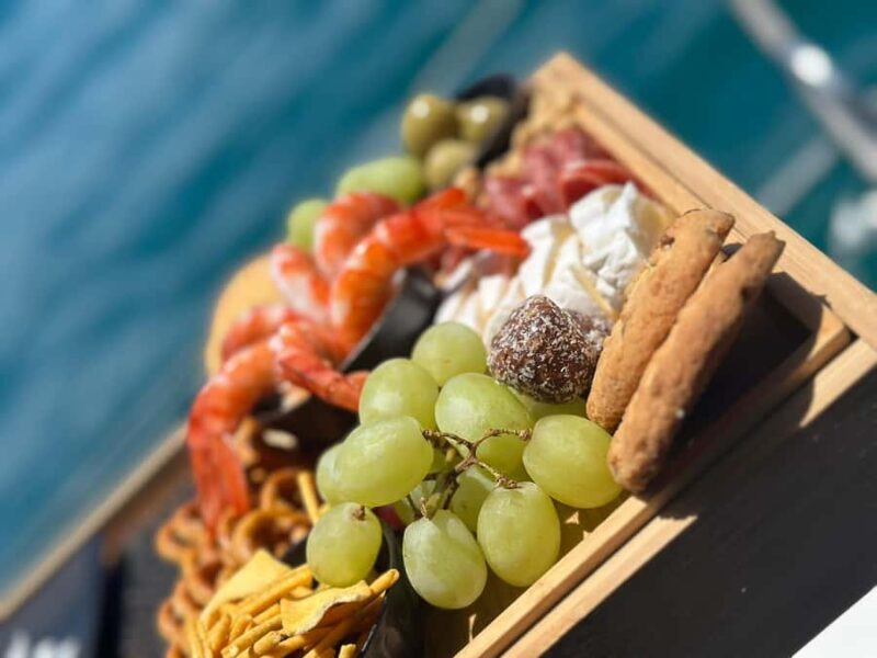 Gold Coast Private Sunset Sailing Charter w/ dinner & drinks - Key Points