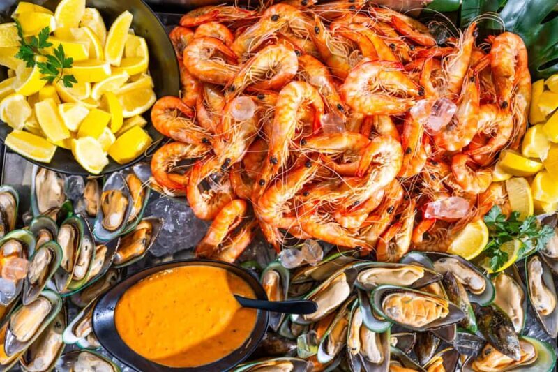 Gold Coast: Sightseeing Cruise with Buffet Lunch - Key Points