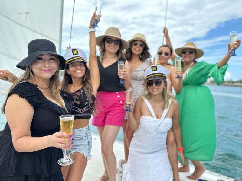 Gold Coast: Sunset Sailing Cruise incl food & drinks - Key Points