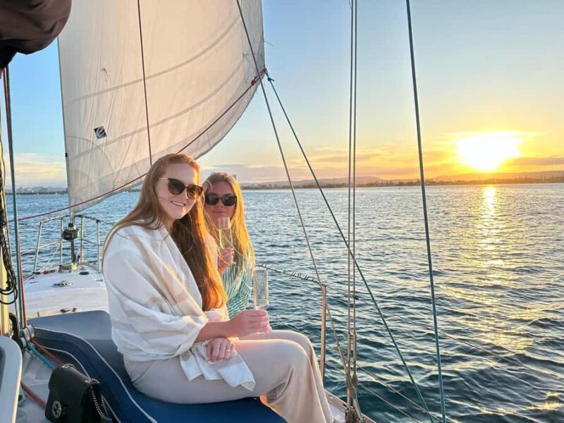Gold Coast: Sunset Sailing Cruise incl food & drinks - The Sum Up