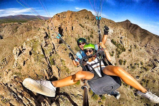 GOLD paragliding flight including videos/photos, t-shirt and a bottle of Cava - Key Points