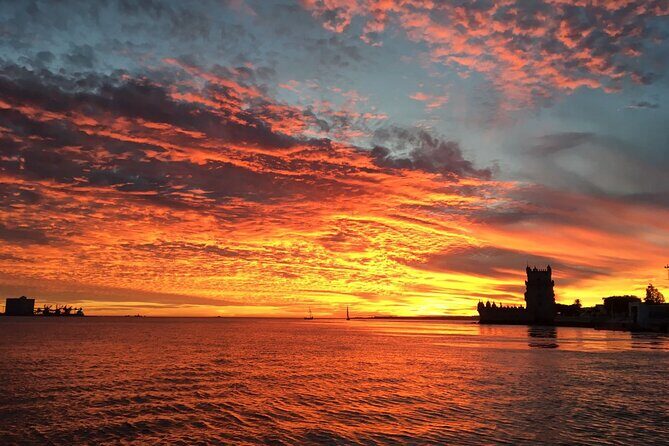 Golden Hour Boat Tour - Sailing by the Monuments with Wine - The Sum Up: Who Will Love This Tour?