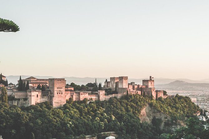 Golden Hour in Granada: Sunset Walking Tour with Play Granada - Why This Tour Stands Out