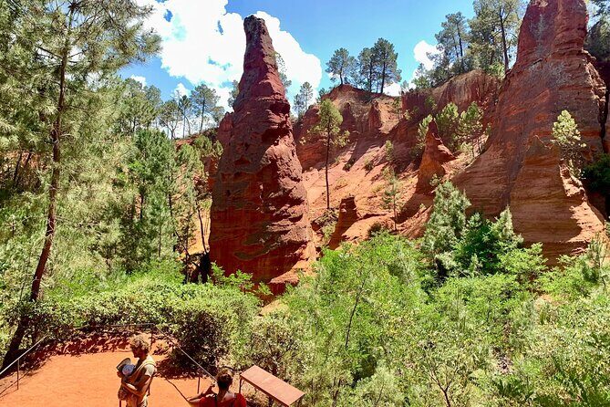 Gordes, Roussillon(+ Ochre Trail) & Fontaine de Vaucluse - Roussillon: The "Most Beautiful Village of France"