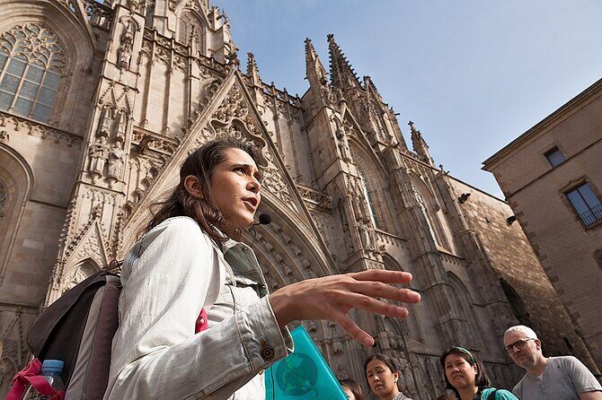Gothic Quarter Donation-Based Walking Tour in English - Key Points