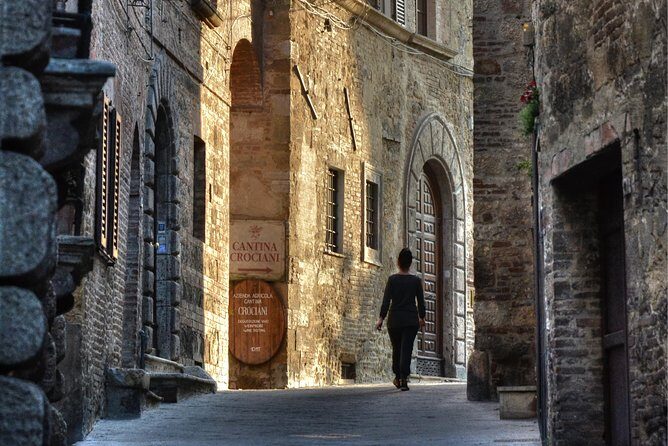 Gourmet tour in the Montepulciano old town center - The Experience and Group Dynamics