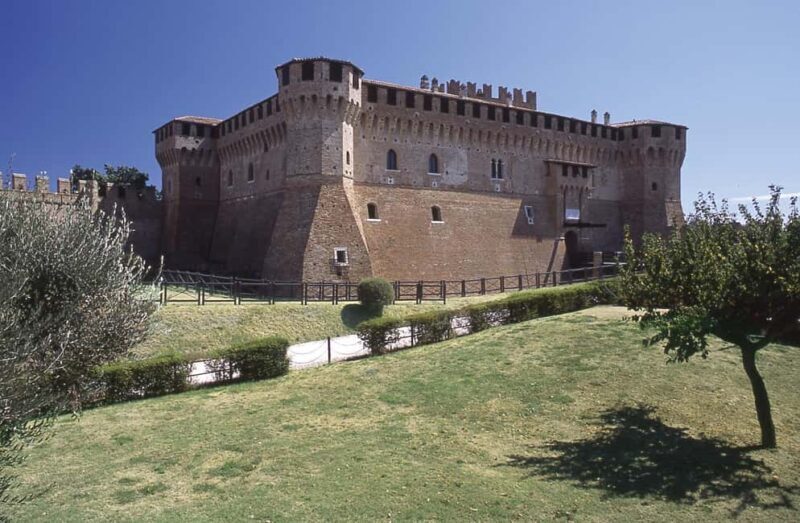 Gradara: Entry Ticket to Rocca with Audio Guide App - Who Should Consider This Tour?