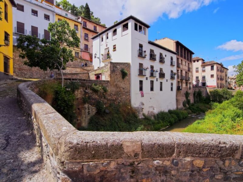 Granada: 2hour Tour of The Albaicín & Sacromonte Premium - A Complete Look at the 2-Hour Granada Tour