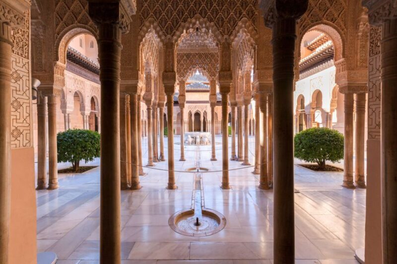 Granada: 3-Hour Alhambra and Generalife Gardens Guided Tour - Key Points