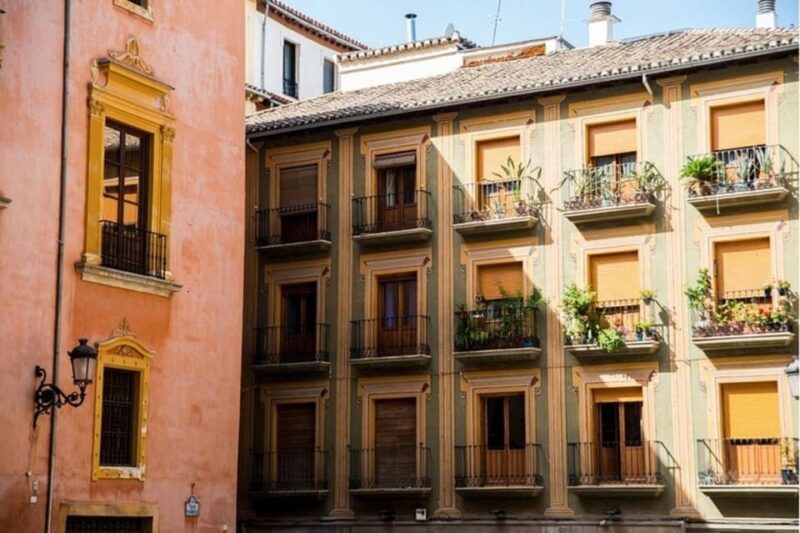 Granada : Albayzin and Sacromonte Walking Tour - Discovering Granada’s Neighborhoods: A Deep Dive