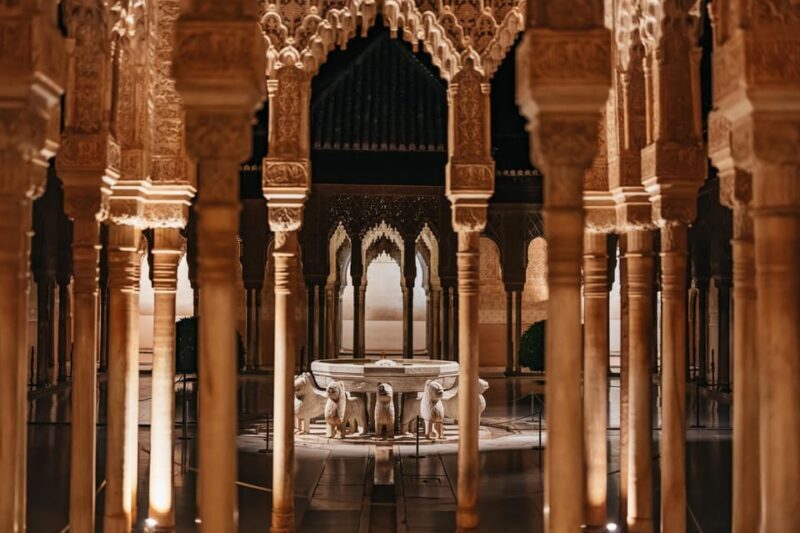 Granada: Alhambra and Nasrid Palaces Guided Tour at Night - Key Points