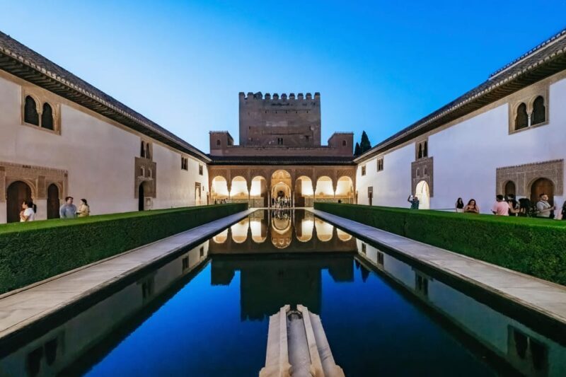 Granada: Alhambra and Nasrid Palaces Guided Tour at Night - Why Choose the Granada Night Tour of the Alhambra?