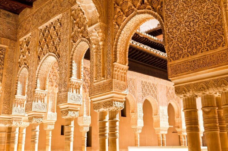 Granada: Alhambra and Nasrid Palaces Small Guided Tour - Key Points