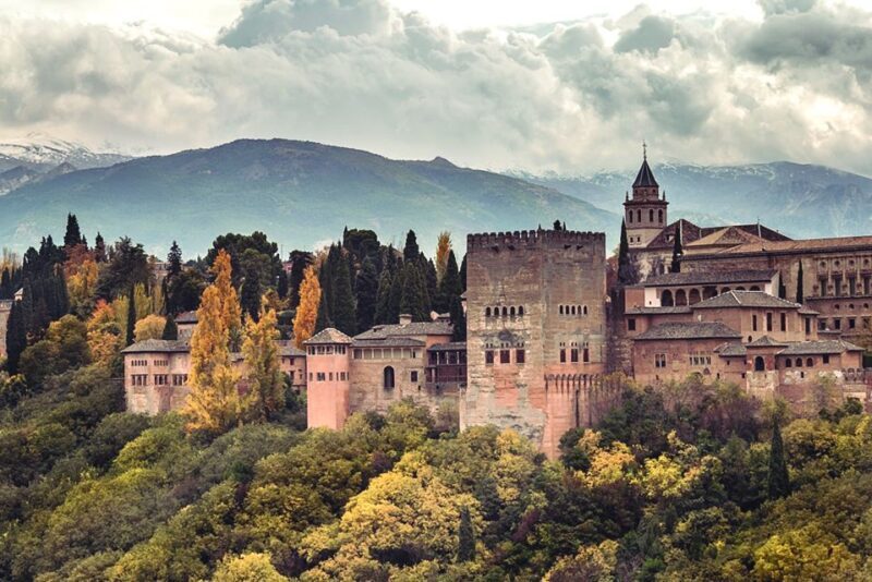 Granada: Alhambra, Cathedral, Royal Chapel and Albayzin tour - Discover Granada’s Iconic Sights: A Closer Look