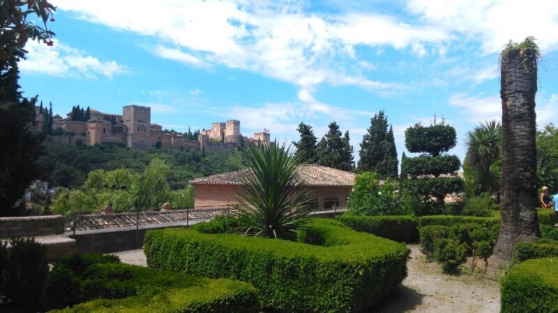 Granada: Alhambra Gardens, Generalife & Alcazaba Guided Tour - The Sum Up