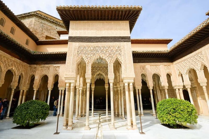 Granada: Alhambra & Gardens Tour w/Nasrid Palaces Option - Key Points