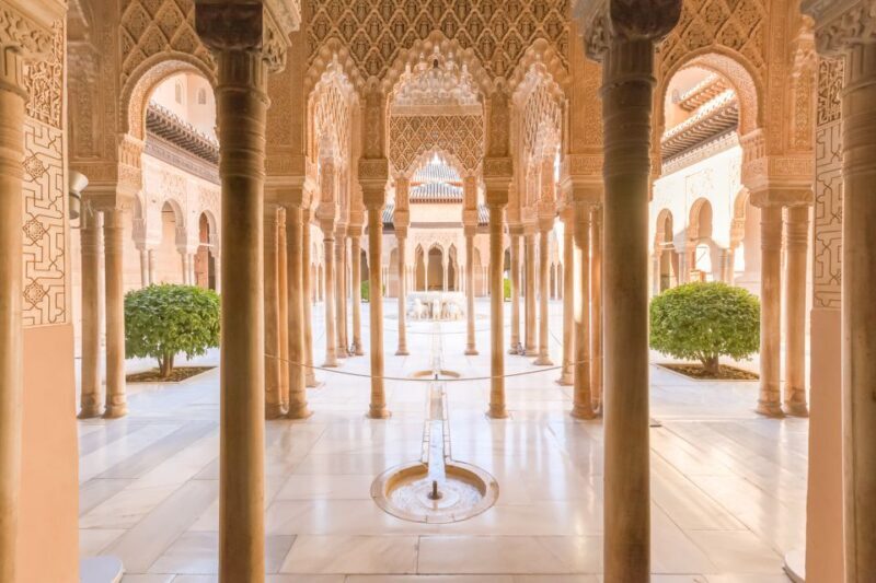 Granada: Alhambra, Generalife & Albaicin Private Tour - A Closer Look at the Experience