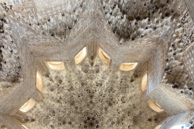 Granada Alhambra Group Tour includes Nazaries Palaces - Key Points