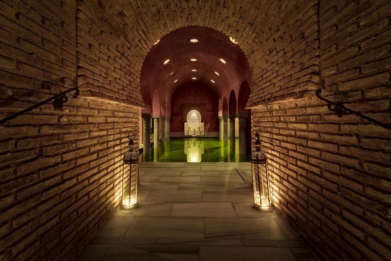 Granada: Alhambra Guided Tour and Arabian Bath and Massage - Key Points  