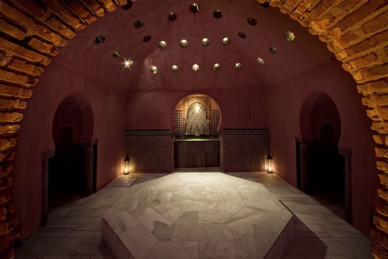 Granada: Alhambra Guided Tour and Arabian Bath and Massage - The Morning: Exploring the Alhambra and Generalife Gardens