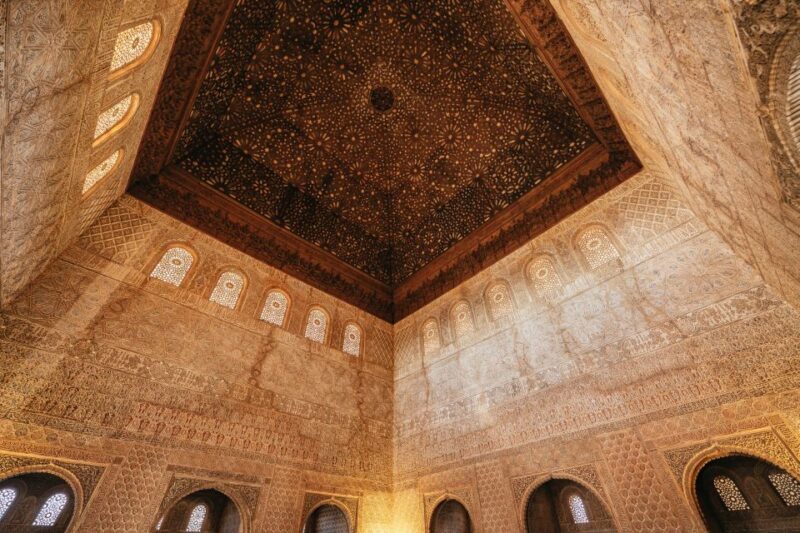 Granada: Alhambra Guided Tour with Nasrid Palaces & Gardens - Who Will Love This Tour?